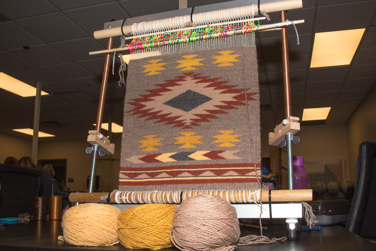 Traditional Navajo weaving community flourishes at Mesa Community ...